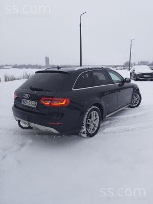 Black Audi A4 2012 in Riga, with an engine capacity of 2.00 L and mileage of 310 thousand km for 11100 €, photo 4 on AUTOMOTO.COM.LV