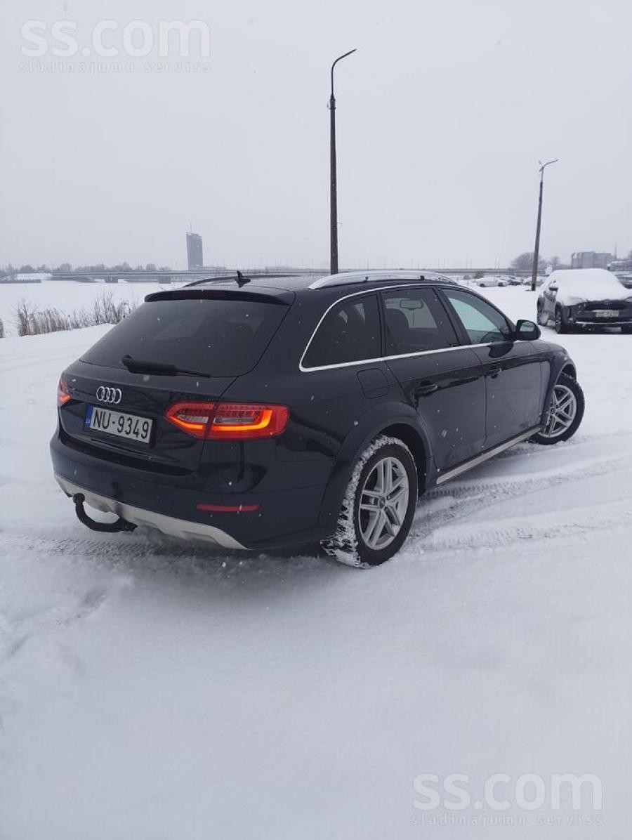 Black Audi A4 2012 in Riga, with an engine capacity of 2.00 L and mileage of 310 thousand km for 11100 €, photo 4 on AUTOMOTO.COM.LV