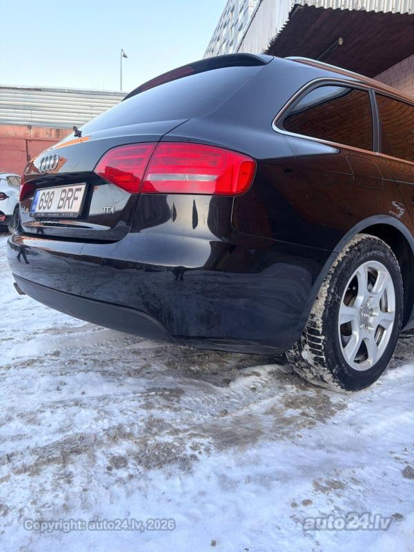 Melns Audi A4 2012 Tallina, ar dzinēja tilpumu 2.00 L un nobraukumu 311 tūkst. km par 3900 €, foto 11 vietnē AUTOMOTO.COM.LV