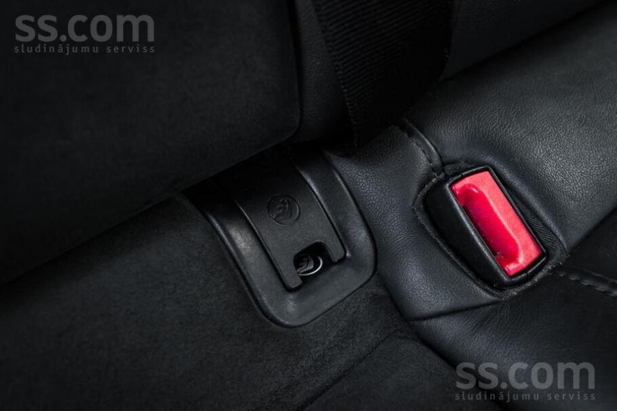 Black Audi A4 2012 in Riga, with an engine capacity of 3.00 L and mileage of 321 thousand km for 9200 €, photo 13 on AUTOMOTO.COM.LV