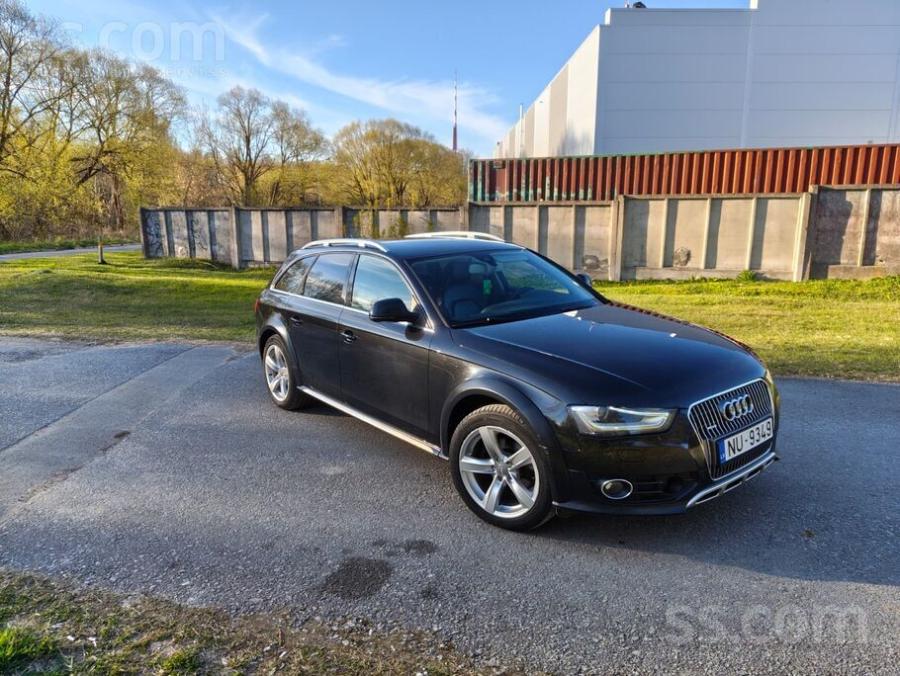 Black Audi A4 2012 in Riga, with an engine capacity of 2.00 L and mileage of 311 thousand km for 9350 €, photo 3 on AUTOMOTO.COM.LV