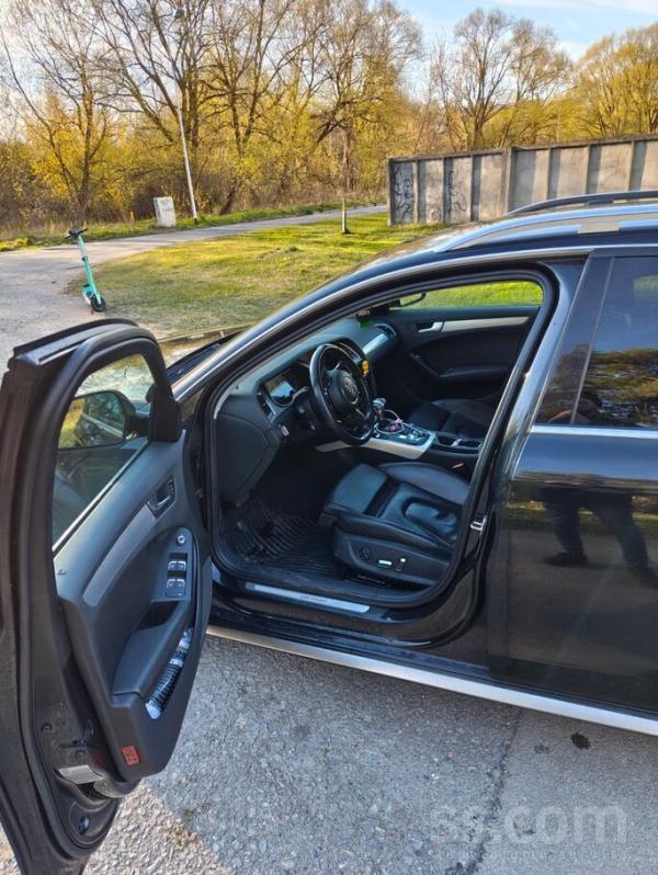 Black Audi A4 2012 in Riga, with an engine capacity of 2.00 L and mileage of 311 thousand km for 9350 €, photo 5 on AUTOMOTO.COM.LV