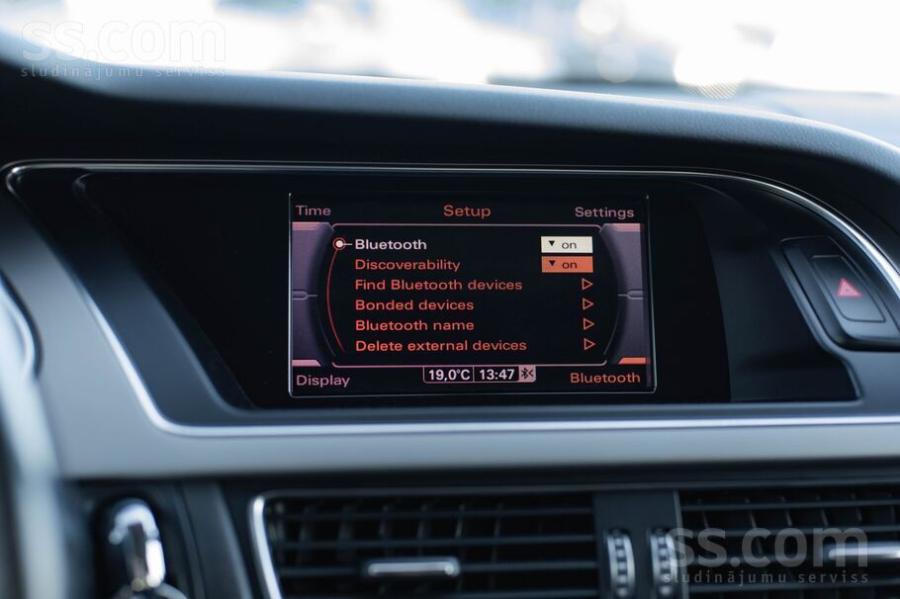 Black Audi A4 2012 in Riga, with an engine capacity of 3.00 L and mileage of 301 thousand km for 9990 €, photo 21 on AUTOMOTO.COM.LV