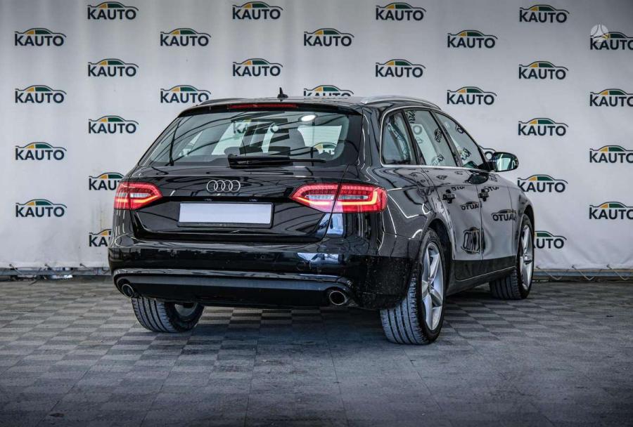 Black Audi A4 2012 in Kaunas, with an engine capacity of 3.00 L and mileage of 313 thousand km for 8790 €, photo 4 on AUTOMOTO.COM.LV