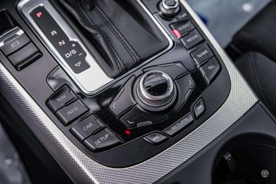 Black Audi A4 2012 in Kaunas, with an engine capacity of 3.00 L and mileage of 313 thousand km for 8790 €, photo 26 on AUTOMOTO.COM.LV