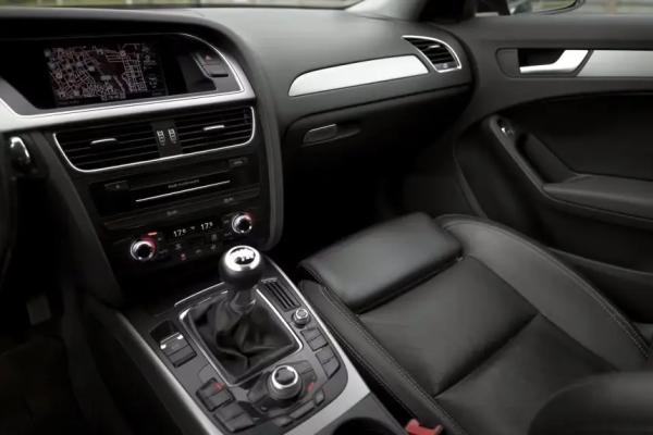 Black Audi A4 2012 in Jelgava, with an engine capacity of 2.00 L and mileage of 460 thousand km for 8400 €, photo 10 on AUTOMOTO.COM.LV