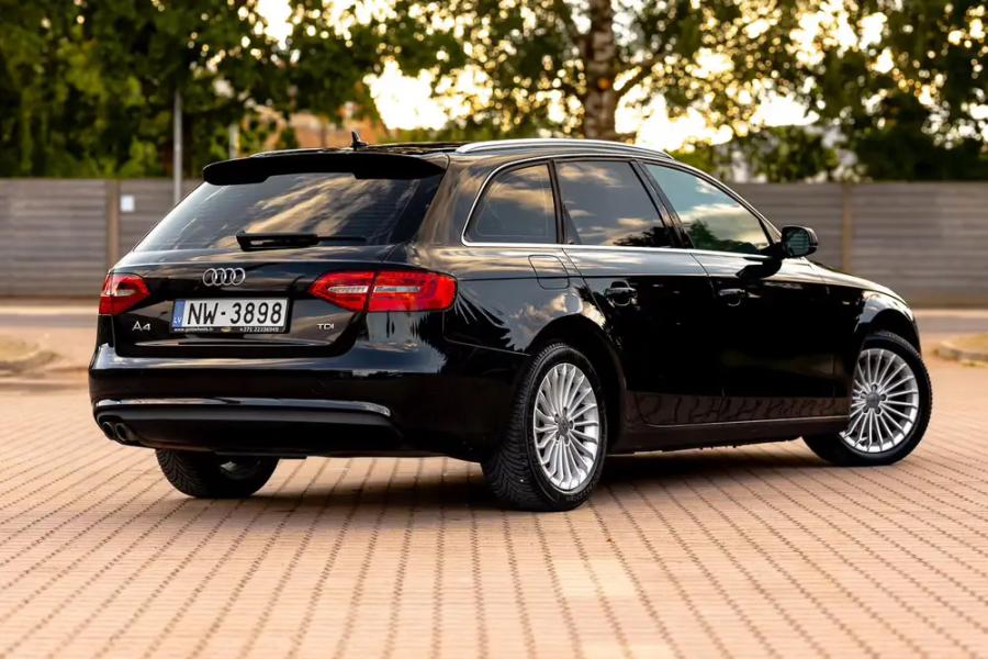 Black Audi A4 2012 in Jelgava, with an engine capacity of 2.00 L and mileage of 268 thousand km for 7000 €, photo 6 on AUTOMOTO.COM.LV