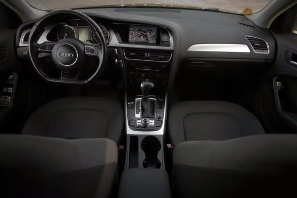 Black Audi A4 2012 in Jelgava, with an engine capacity of 2.00 L and mileage of 268 thousand km for 7000 €, photo 8 on AUTOMOTO.COM.LV