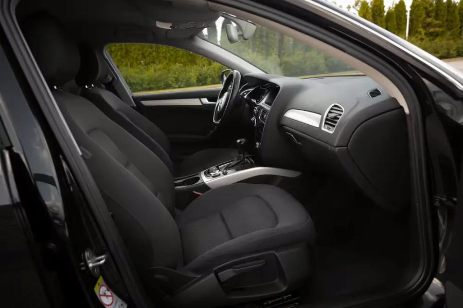 Black Audi A4 2012 in Jelgava, with an engine capacity of 2.00 L and mileage of 268 thousand km for 7000 €, photo 14 on AUTOMOTO.COM.LV