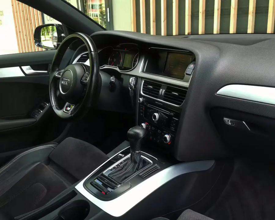 Black Audi A4 2012 in Riga, with an engine capacity of 2.00 L and mileage of 181 thousand km for 10590 €, photo 18 on AUTOMOTO.COM.LV