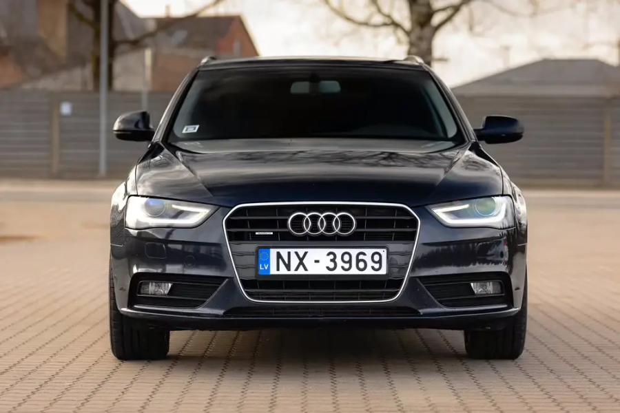 Black Audi A4 2012 in Jelgava, with an engine capacity of 3.00 L and mileage of 273 thousand km for 9900 €, photo 4 on AUTOMOTO.COM.LV