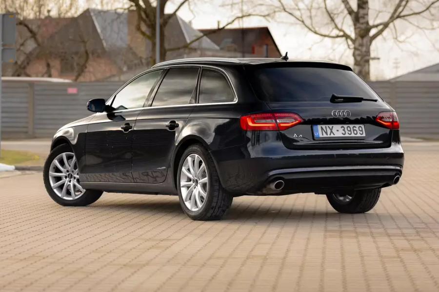 Black Audi A4 2012 in Jelgava, with an engine capacity of 3.00 L and mileage of 273 thousand km for 9900 €, photo 5 on AUTOMOTO.COM.LV