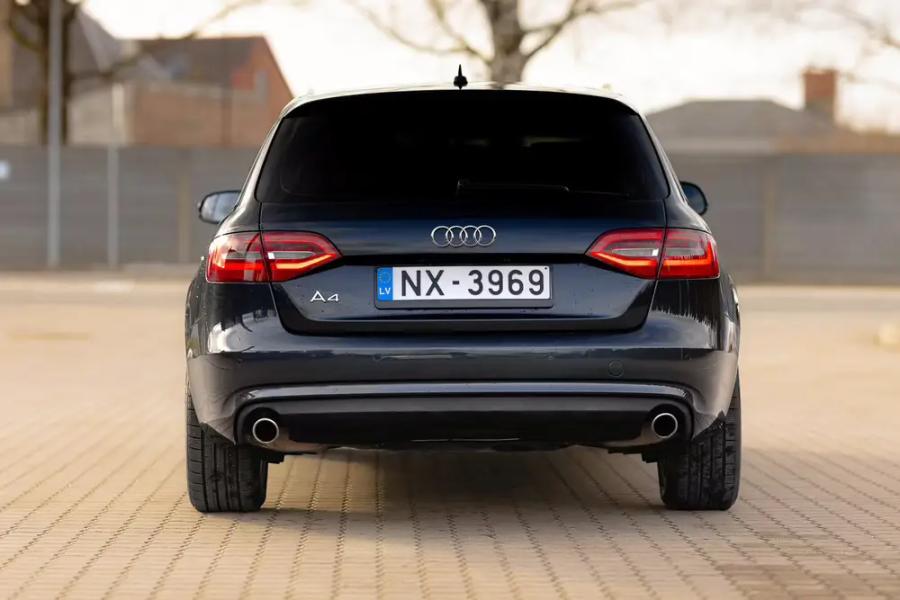 Black Audi A4 2012 in Jelgava, with an engine capacity of 3.00 L and mileage of 273 thousand km for 9900 €, photo 7 on AUTOMOTO.COM.LV
