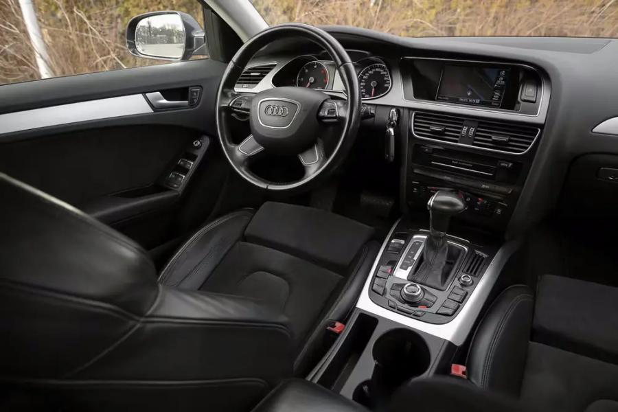 Black Audi A4 2012 in Jelgava, with an engine capacity of 3.00 L and mileage of 273 thousand km for 9900 €, photo 9 on AUTOMOTO.COM.LV