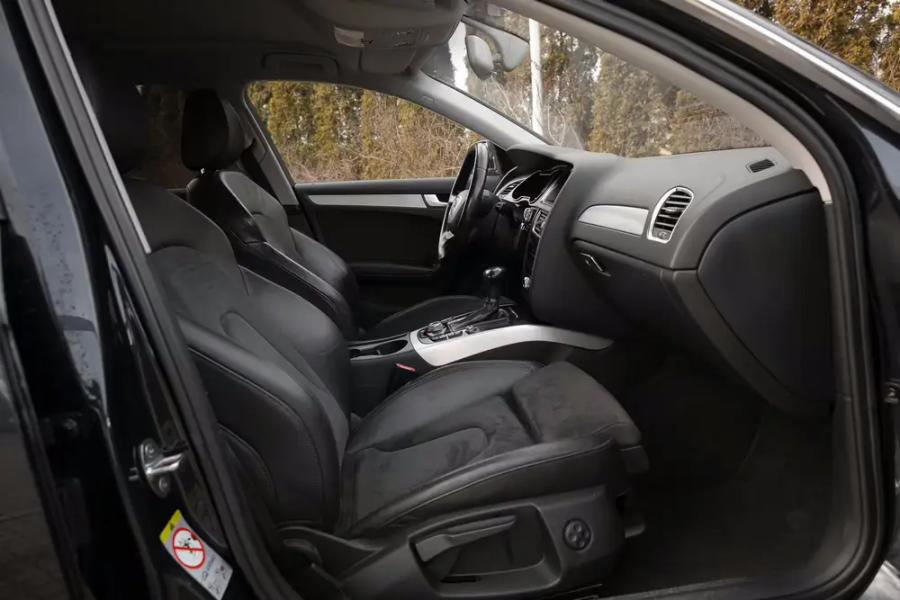 Black Audi A4 2012 in Jelgava, with an engine capacity of 3.00 L and mileage of 273 thousand km for 9900 €, photo 13 on AUTOMOTO.COM.LV