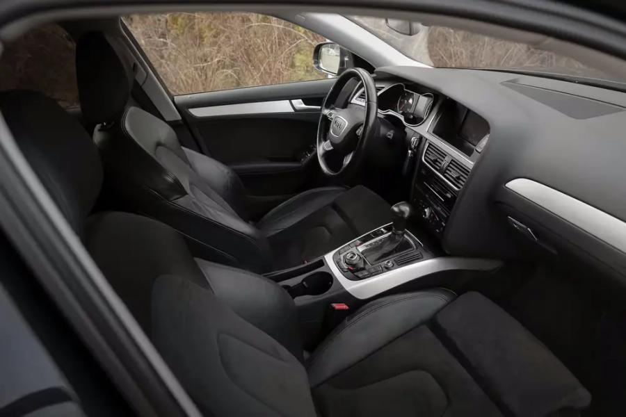 Black Audi A4 2012 in Jelgava, with an engine capacity of 3.00 L and mileage of 273 thousand km for 9900 €, photo 14 on AUTOMOTO.COM.LV