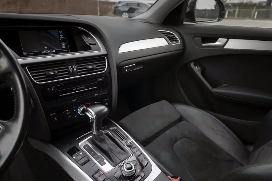 Black Audi A4 2012 in Jelgava, with an engine capacity of 3.00 L and mileage of 273 thousand km for 9900 €, photo 15 on AUTOMOTO.COM.LV