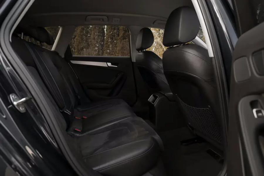 Black Audi A4 2012 in Jelgava, with an engine capacity of 3.00 L and mileage of 273 thousand km for 9900 €, photo 18 on AUTOMOTO.COM.LV