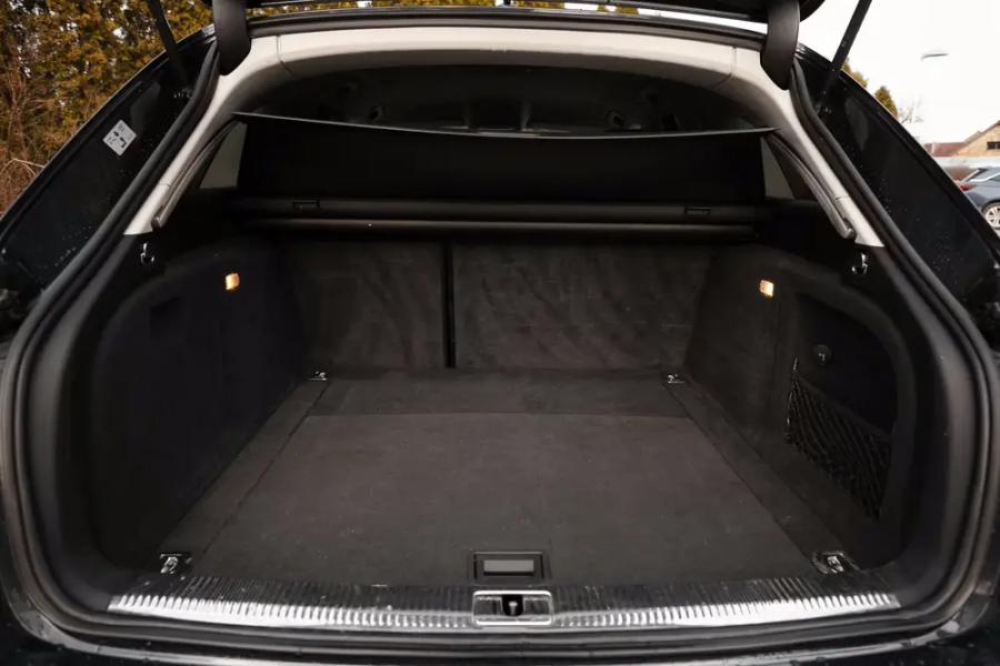 Black Audi A4 2012 in Jelgava, with an engine capacity of 3.00 L and mileage of 273 thousand km for 9900 €, photo 19 on AUTOMOTO.COM.LV