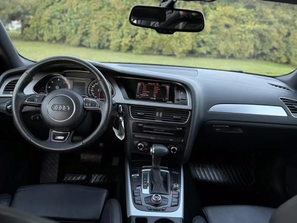 Black Audi A4 2012 in Riga, with an engine capacity of 0.00 L and mileage of 211 thousand km for 5500 €, photo 9 on AUTOMOTO.COM.LV