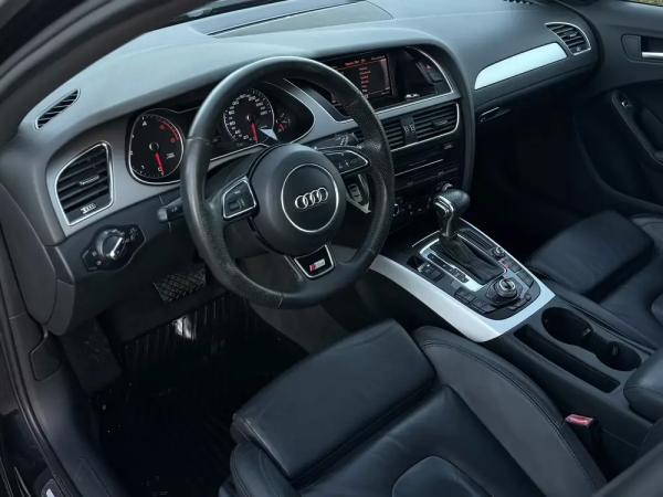 Black Audi A4 2012 in Riga, with an engine capacity of 0.00 L and mileage of 211 thousand km for 5500 €, photo 10 on AUTOMOTO.COM.LV