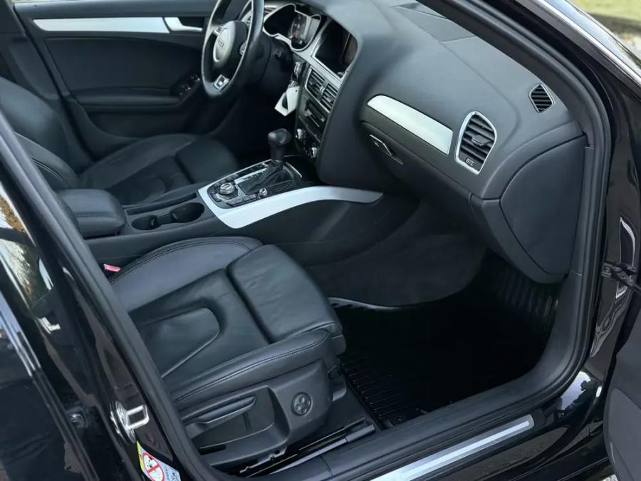 Black Audi A4 2012 in Riga, with an engine capacity of 0.00 L and mileage of 211 thousand km for 5500 €, photo 12 on AUTOMOTO.COM.LV