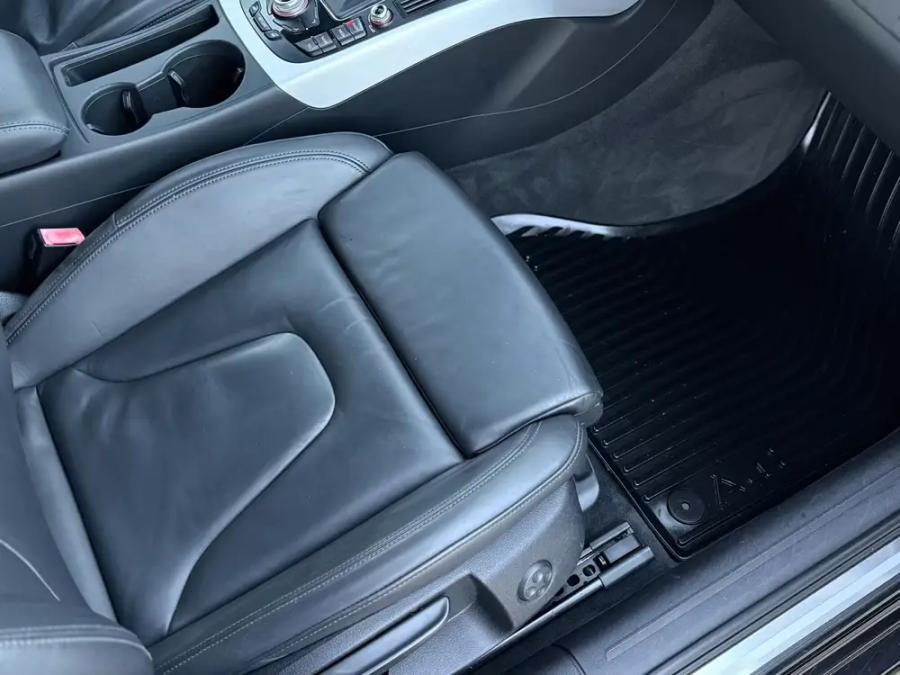 Black Audi A4 2012 in Riga, with an engine capacity of 0.00 L and mileage of 211 thousand km for 5500 €, photo 14 on AUTOMOTO.COM.LV