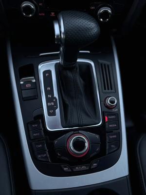 Black Audi A4 2012 in Riga, with an engine capacity of 0.00 L and mileage of 211 thousand km for 5500 €, photo 22 on AUTOMOTO.COM.LV