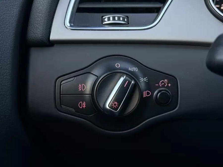 Black Audi A4 2012 in Riga, with an engine capacity of 0.00 L and mileage of 211 thousand km for 5500 €, photo 26 on AUTOMOTO.COM.LV