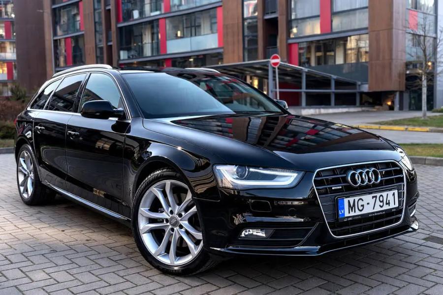 Black Audi A4 2012 in Riga, with an engine capacity of 3.00 L and mileage of 385 thousand km for 7490 €, photo 1 on AUTOMOTO.COM.LV