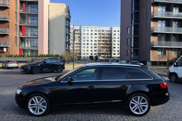 Black Audi A4 2012 in Riga, with an engine capacity of 3.00 L and mileage of 385 thousand km for 7490 €, photo 3 on AUTOMOTO.COM.LV