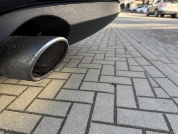 Black Audi A4 2012 in Riga, with an engine capacity of 3.00 L and mileage of 385 thousand km for 7490 €, photo 5 on AUTOMOTO.COM.LV
