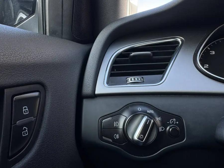 Black Audi A4 2012 in Riga, with an engine capacity of 3.00 L and mileage of 385 thousand km for 7490 €, photo 26 on AUTOMOTO.COM.LV