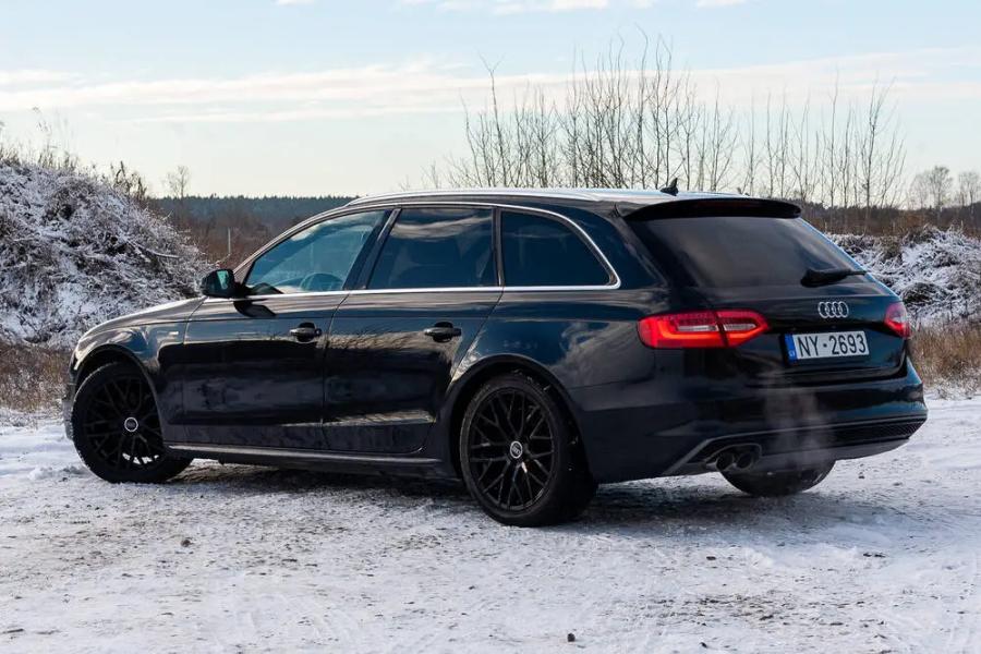 Black Audi A4 2012 in Riga, with an engine capacity of 2.00 L and mileage of 275 thousand km for 10495 €, photo 3 on AUTOMOTO.COM.LV
