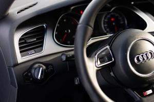 Black Audi A4 2012 in Riga, with an engine capacity of 2.00 L and mileage of 275 thousand km for 10495 €, photo 21 on AUTOMOTO.COM.LV