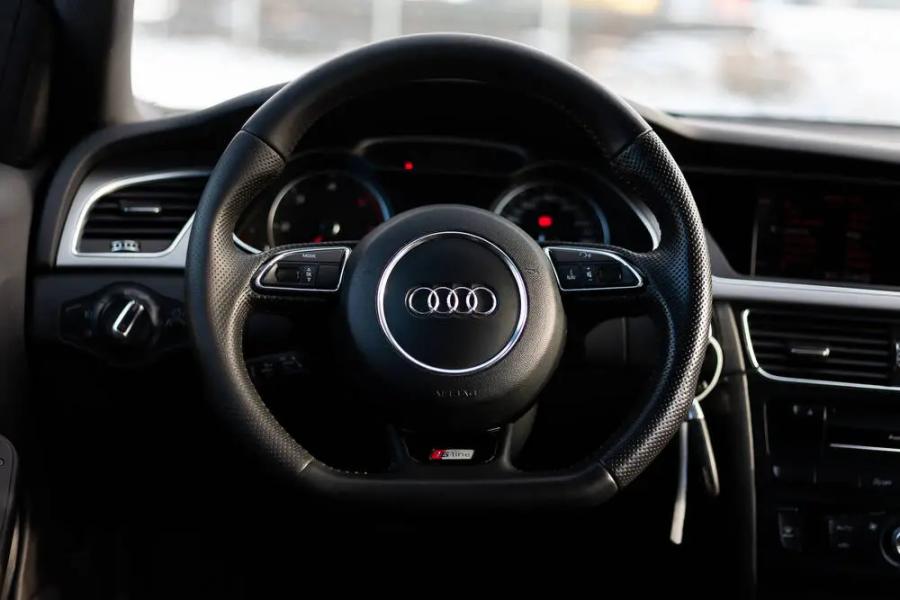Black Audi A4 2012 in Riga, with an engine capacity of 2.00 L and mileage of 275 thousand km for 10495 €, photo 25 on AUTOMOTO.COM.LV