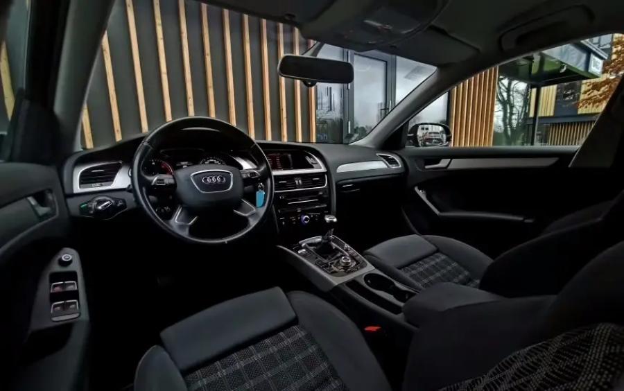 Black Audi A4 2012 in Riga, with an engine capacity of 2.00 L and mileage of 302 thousand km for 8290 €, photo 3 on AUTOMOTO.COM.LV