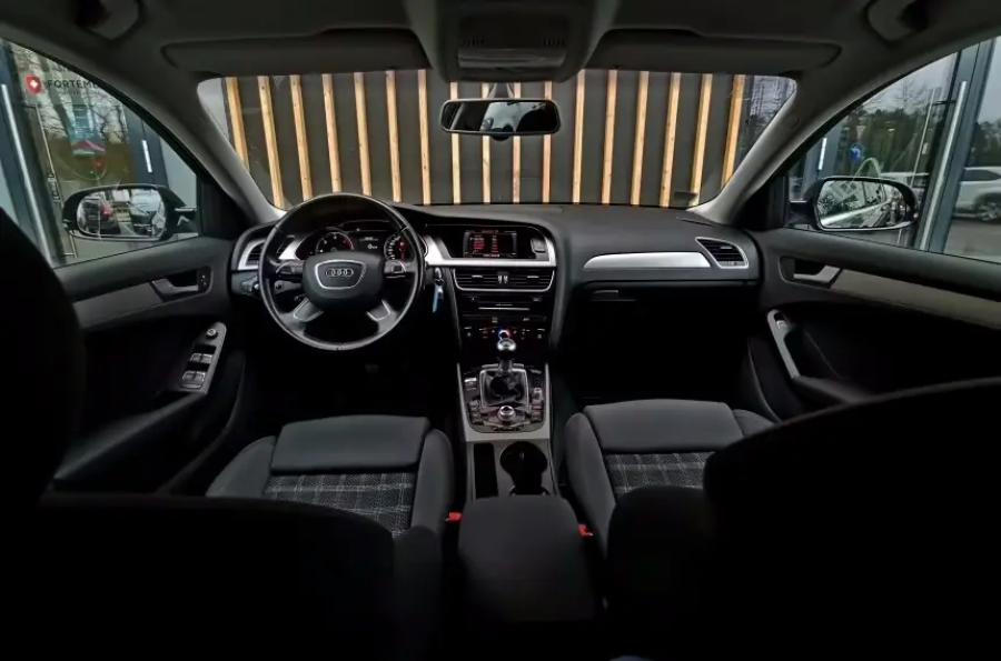 Black Audi A4 2012 in Riga, with an engine capacity of 2.00 L and mileage of 302 thousand km for 8290 €, photo 4 on AUTOMOTO.COM.LV