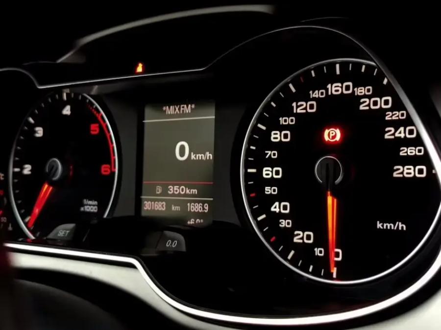 Black Audi A4 2012 in Riga, with an engine capacity of 2.00 L and mileage of 302 thousand km for 8290 €, photo 11 on AUTOMOTO.COM.LV