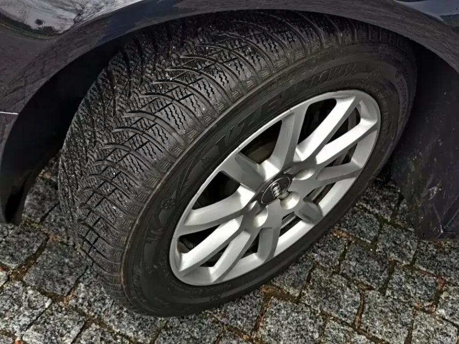 Black Audi A4 2012 in Riga, with an engine capacity of 2.00 L and mileage of 302 thousand km for 8290 €, photo 17 on AUTOMOTO.COM.LV