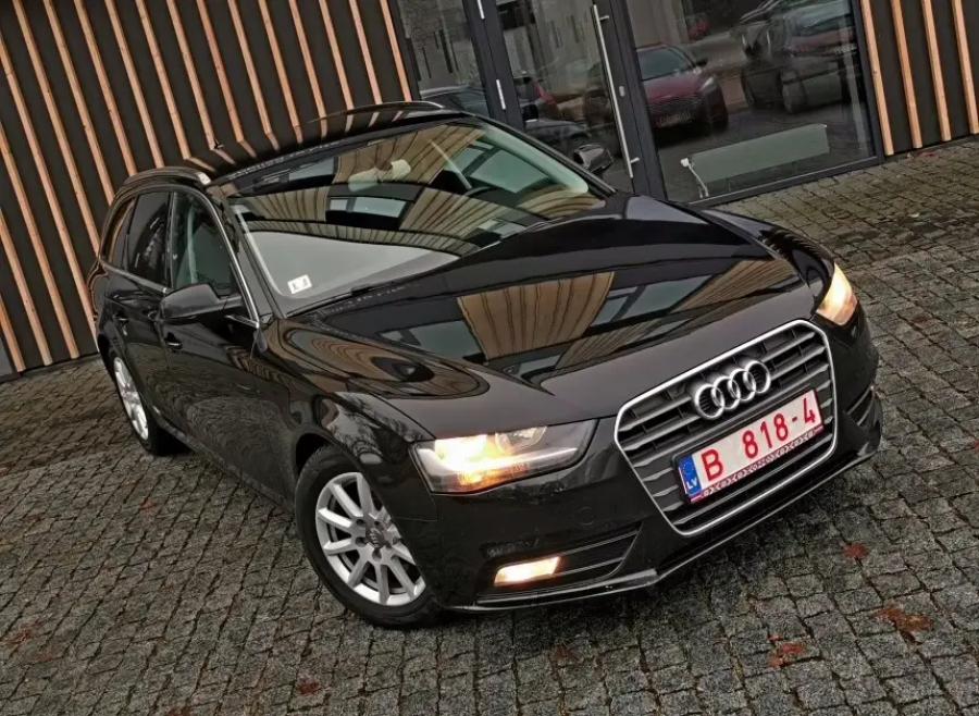 Black Audi A4 2012 in Riga, with an engine capacity of 2.00 L and mileage of 302 thousand km for 8290 €, photo 18 on AUTOMOTO.COM.LV