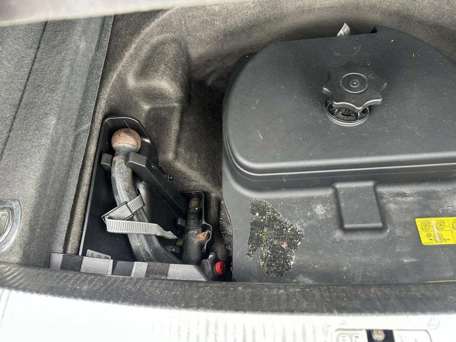 Black Audi A4 2012 in Marijampole, with an engine capacity of 3.00 L and mileage of 215 thousand km for 5250 €, photo 10 on AUTOMOTO.COM.LV