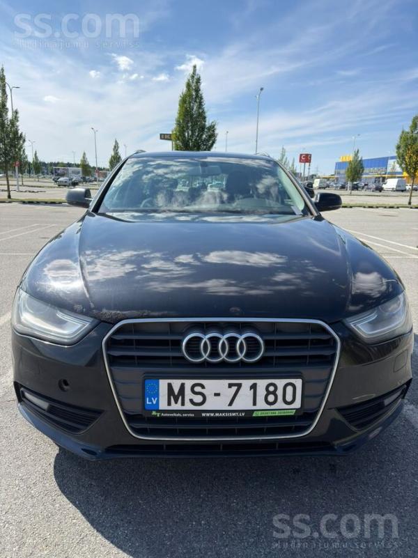 Black Audi A4 2012 in Riga, with an engine capacity of 2.00 L and mileage of 289 thousand km for 6500 €, photo 4 on AUTOMOTO.COM.LV