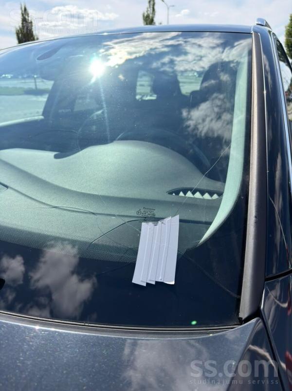 Black Audi A4 2012 in Riga, with an engine capacity of 2.00 L and mileage of 289 thousand km for 6500 €, photo 7 on AUTOMOTO.COM.LV