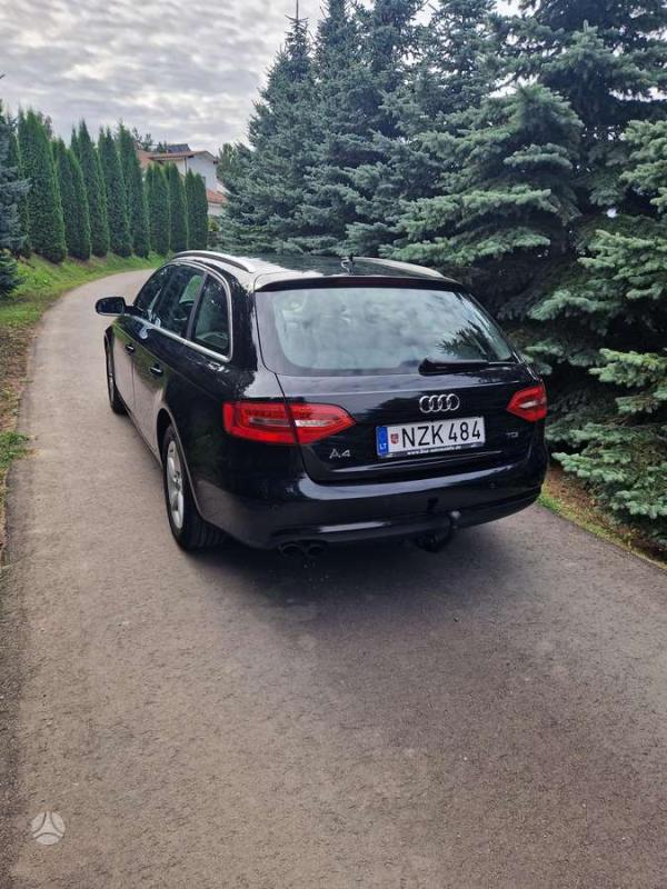 Audi A4 2012 in Utena on AUTOMOTO.COM.LV Black Audi A4 2012 in Utena, with an engine capacity of 1.97 L and mileage of 267 thousand km for 7400 €, photo 5 on AUTOMOTO.COM.LV