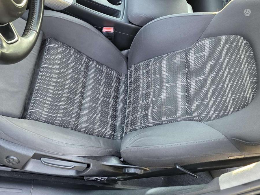 Melns Audi A4 2012 Viļņa, ar dzinēja tilpumu 1.97 L un nobraukumu 260 tūkst. km par 6650 €, foto 17 vietnē AUTOMOTO.COM.LV