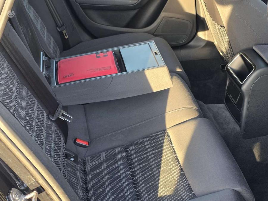 Melns Audi A4 2012 Viļņa, ar dzinēja tilpumu 1.97 L un nobraukumu 260 tūkst. km par 6650 €, foto 29 vietnē AUTOMOTO.COM.LV