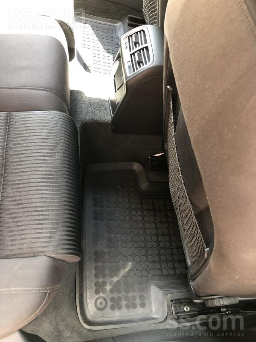 Black Audi A4 2013 in Preili, with an engine capacity of 2.00 L and mileage of 274 thousand km for 8700 €, photo 8 on AUTOMOTO.COM.LV