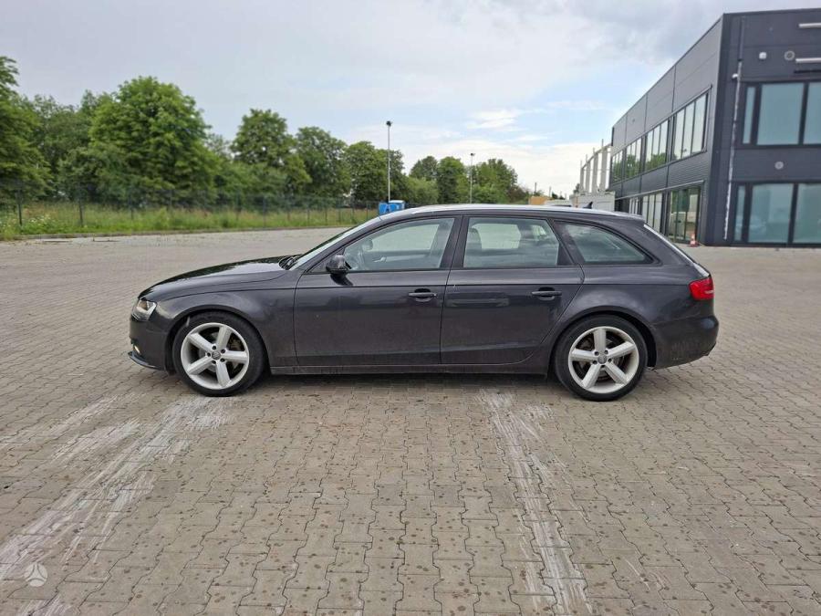 Black Audi A4 2013 in Kaunas, with an engine capacity of 1.97 L and mileage of 340 thousand km for 6350 €, photo 3 on AUTOMOTO.COM.LV