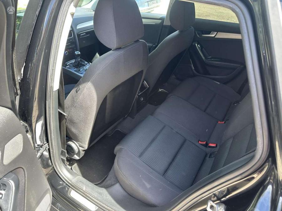 Black Audi A4 2013 in Siauliai, with an engine capacity of 2.00 L and mileage of 290 thousand km for 6350 €, photo 20 on AUTOMOTO.COM.LV